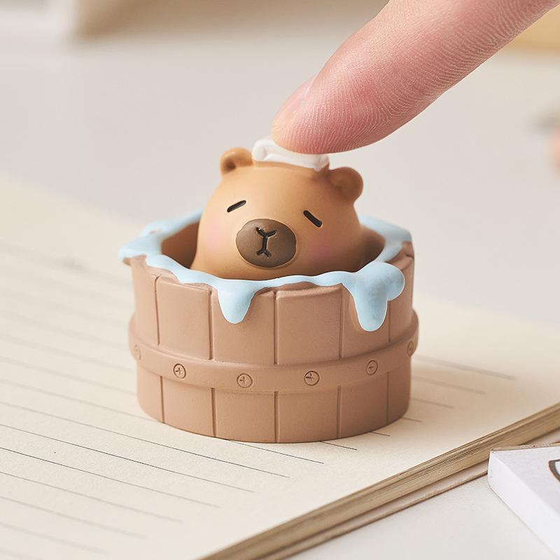 [&amp;quot;・主な素材: プラスチック、樹脂・カテゴリ: 樹脂工芸品・カラー展開: 小さなブタ、買い物袋を持つイヌ、カピバラ、チューリップと子羊、恥ずかしがり屋パンダ、平穏なカエル、食いしん坊ウサギ、福袋招き猫・適用シーン: 結婚...