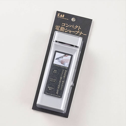 研ぎやすさ・コンパクト・静音を同時に実現した電動シャープナー。ワンスリットなので簡単・スピーディーに刃付けでき、本体はコンパクトかつコードレスなので収納がしやすく、静音設計により作動音によるストレスを軽減しました。※片刃の包丁（出刃包丁など...