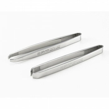 職人の技が光る毛抜きペアセット。サイズ全長75mm個装サイズ：2×8.2×5cm重量各8g個装重量：40g素材・材質ステンレス鋼付属品取扱説明書生産国日本fk094igrjs