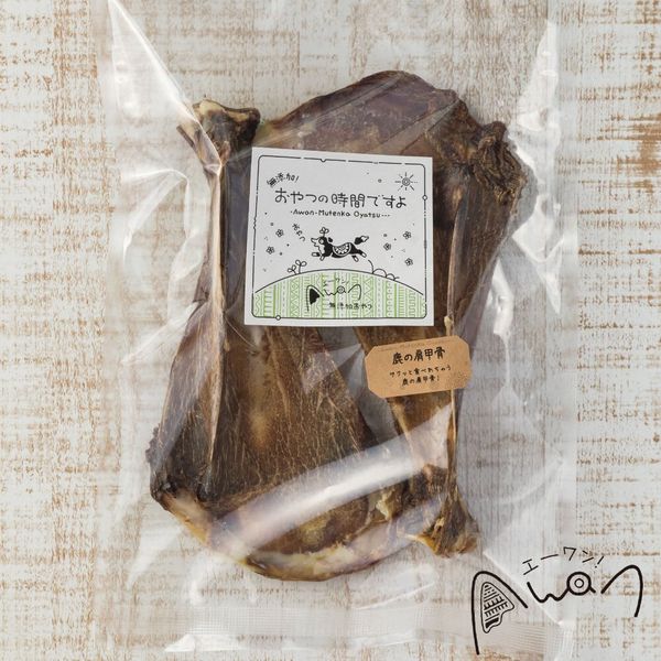 鹿の肩甲骨をじっくりと乾燥させたおやつです。1頭の鹿から少ししか取れない希少なおやつです！ストレス発散！デンタルケアにいいですよ！鹿の骨よりさくっと割れるのも嬉しいです♪※目の届く範囲で与えてください※与えぱなしにしないようにしてください※...