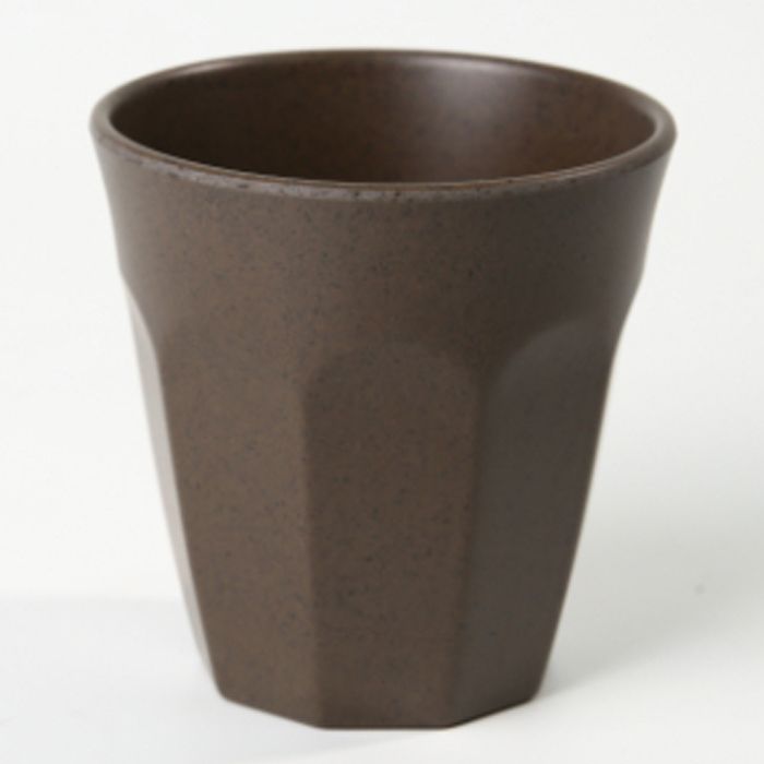 [特徴]：■コーヒーの搾りかすを再利用し原料に混ぜ込むことで、プラスチック使用量を削減■コーヒーの風合いを活かしたカラー展開[仕様]：■サイズ：8.9x8.9x9 cm■材質：メラミン樹脂、コーヒーかす■容量：約300ml■耐熱温度：100...