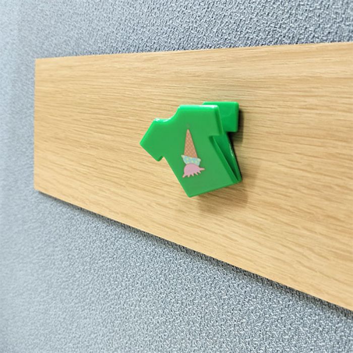 【材質】ボード、鉄、MDF/下地材：PP/両面テープ：アクリル系粘着剤【注意事項】表面に化粧シートを貼っているため、通常の鉄板に比べて吸着力は弱くなります。＊極端に重たい磁石、荷重が偏る磁石、壁面から大きく飛び出すような磁石は使わないでくだ...