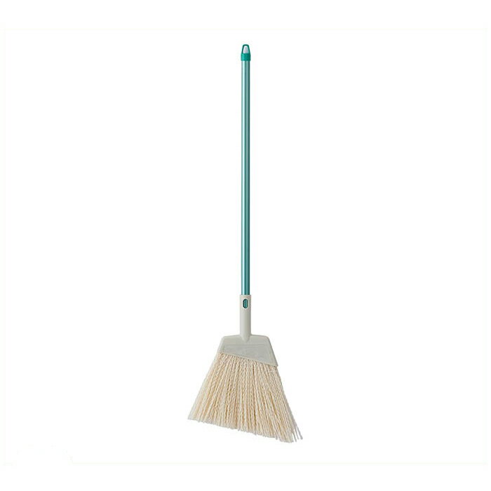 [特長]：■ヘッド交換式ほうき。■コンクリートやアスファルト等の掃き清掃に。■耐水性・耐久性に優れた化学繊維。■穂の部分がワンタッチで着脱可能です。■柄は丈夫なスチール製です。[サイズ]:23cm x 2.5cm x 81cm