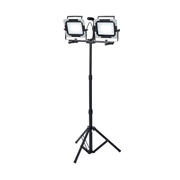 [仕様]：■定格電圧：AC100V■定格周波数：50/60Hz■定格電流：2.1A（2灯点灯時）■定格消費電力：120W（2灯点灯時）■使用電球：白色LED（交換不可）■全光束：約12,000ルーメン（2灯点灯時）■正面照度：約5,800L...