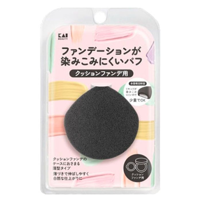 [特長]：■多層構造のパフのためファンデーションが少量でメイク可能■マシュマロのようなもちふわ感触で伸ばしやすく、仕上がりがナチュラルに。■黒色パフなので取った量がわかりやすく、ファンデーションの取りすぎを防ぐ。■薄型なのでクッションファン...