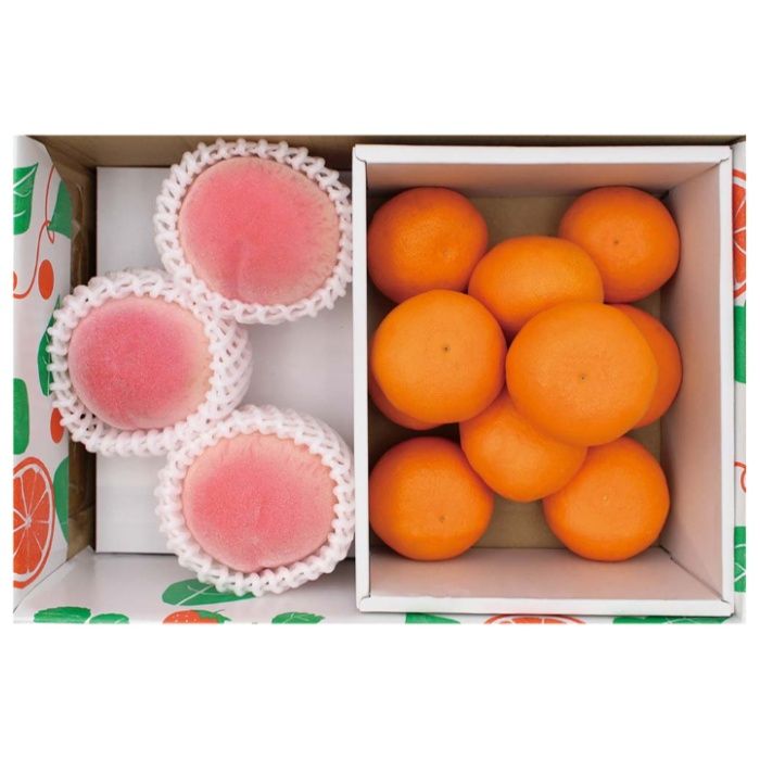 ※こちらの商品は他の商品と同時にご注文できません。お手数ですが別々にご購入ください。コンビニ支払を選択の際は締切日までのご入金をお願いいたします[セット内容]：■桃約250g×3個、ハウスみかん（M又はSサイズ、合計約800g、8～10個）...
