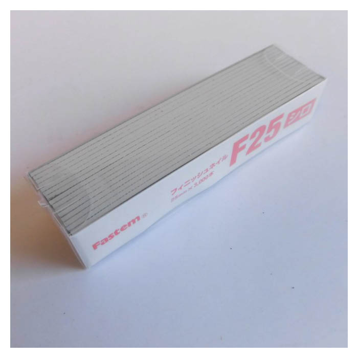 [仕様]：■サイズ 25mm 頭部色 白色[用途]：■回り縁、巾木の取り付け、各種内装仕上げ打ち
