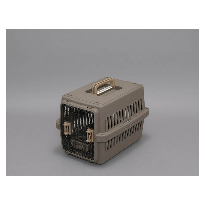 [特長]:■移動や旅行に便利なキャリー。■本体にはフードや水を入れる食器が付いているので、長時間の移動も安心です。■室内ではペットハウスとしても使用できます。■銀イオンを配合しています。[仕様]:■内寸サイズ(約):28×45×35cm■扉...