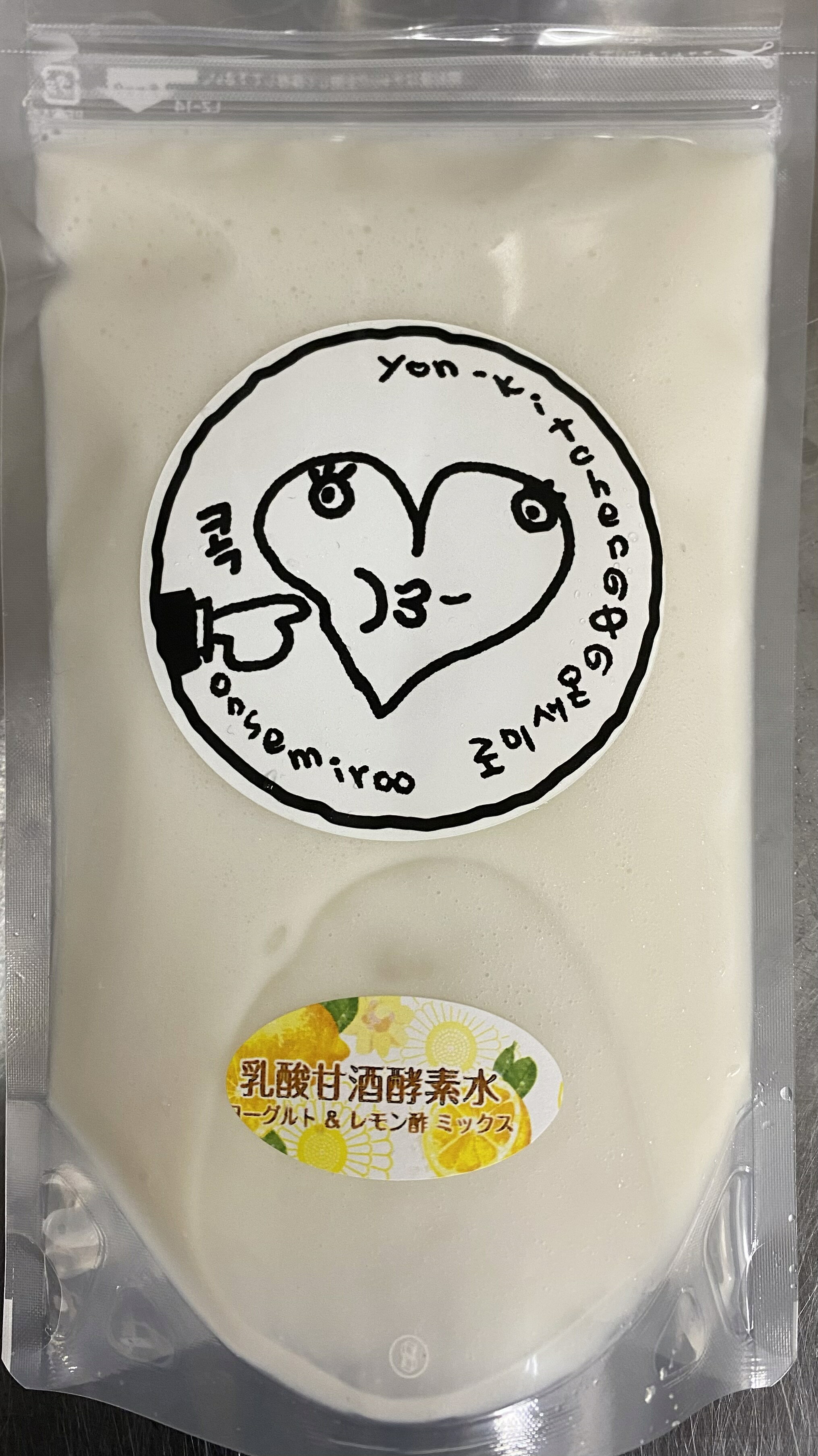 ■商品名／乳酸甘酒酵素水(ミックス) ■原材料名／乳酸甘酒酵素水：国産コシヒカリ生米麹、国産米、ヨーグルト、レモン酢：レモン、米酢、ハチミツ ◎レモン酢の中のカットした皮付きレモンは細かくせずにそのままのサイズで入っています。注ぐ際にご注意...