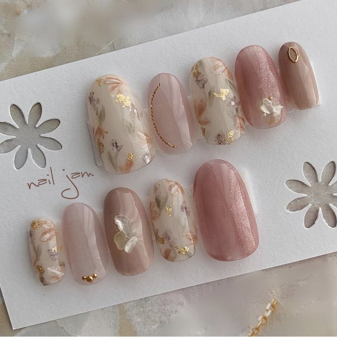 一つ一つ丁寧に、それぞれ爪のサイズに合わせてオリジナルのバランスでアートを施します。 一つ一つ手作りのネイルチップ。簡単に付け外しできて何度でも繰り返し使えます。商品情報素材/材質プラスチック素材 樹脂製ジェルサイズ/寸法オーダーチップ7種...