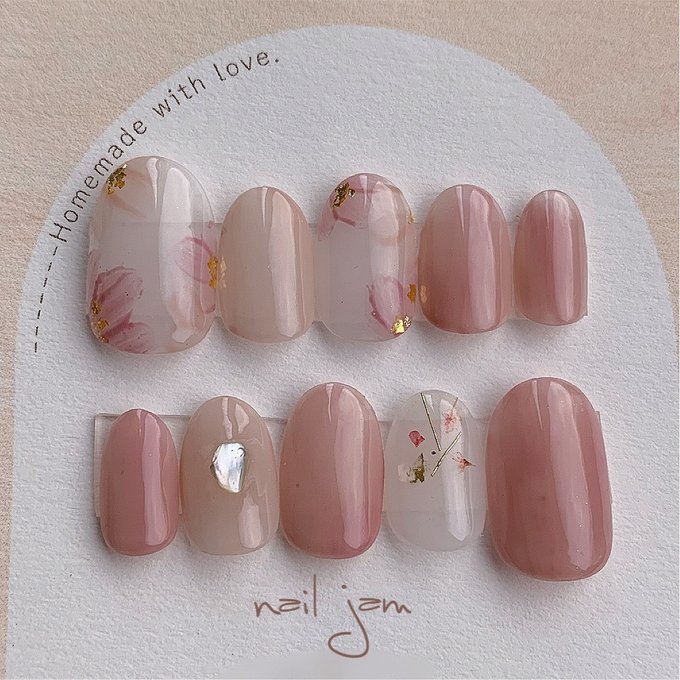 一つ一つ丁寧に、それぞれ爪のサイズに合わせてオリジナルのバランスでアートを施します。 一つ一つ手作りのネイルチップ。簡単に付け外しできて何度でも繰り返し使えます。商品情報素材/材質プラスチック素材 樹脂製ジェルサイズ/寸法オーダーチップ7種...