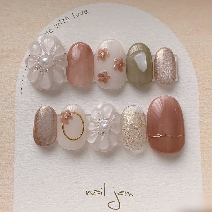 一つ一つ丁寧に、それぞれ爪のサイズに合わせてオリジナルのバランスでアートを施します。 一つ一つ手作りのネイルチップ。簡単に付け外しできて何度でも繰り返し使えます。商品情報素材/材質プラスチック素材 樹脂製ジェルサイズ/寸法オーダーチップ7種...