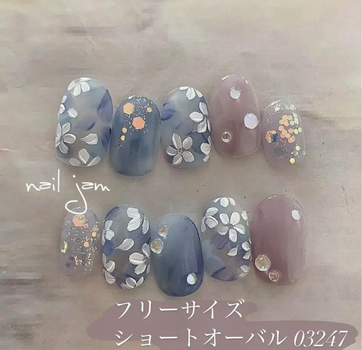 〈　こちらのページは既存サイズ〜ショートオーバル03247の現品のみ販売となります。※サイズ変更はできません　〉 当店一番人気のショートオーバルタイプのネイルチップです。 一つ一つ時間をかけて、ジェルと筆で丁寧に作るネイルチップ。手作りなら...