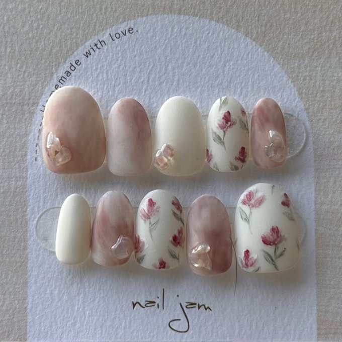 オーダーネイルチップ　さらさマットのフラワーネイル　〜ネイルチップ　オーダーチップ　サイズ選択　ブライダル　成人式　nailjam 　ネイルジャム　フラワーネイル　チューリップ　マット　　No.JO039一つ一つ丁寧に、それぞれ爪のサイズに...