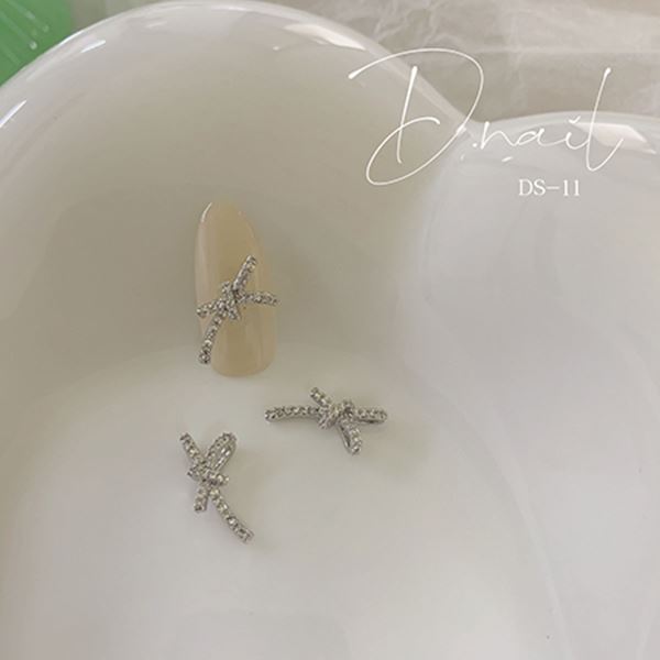 商品到着後レビューを書いて次回使える200円OFFクーポンGET！！繊細なデザイン、凹凸が存在感を引き立たせ一気に華やかに仕上がります。2P16×8mm