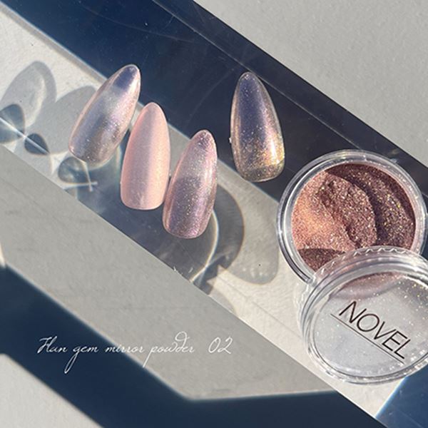 商品到着後レビューを書いて次回使える200円OFFクーポンGET(02)ベースカラー無しでも発色が美しいミラーパウダーです。同時発売のフラヴィニーミラーグリッターと相性が良いので合わせてお使いください。マット仕上げもオススメです。0.6g