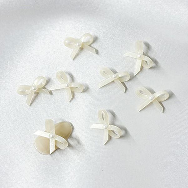 商品到着後レビューを書いて次回使える200円OFFクーポンGETオフホワイト立体感のあるリボンパーツです。色味によってさまざまな系統でお使いいただけます。8P縦約10mm×横12mm×厚み4mm