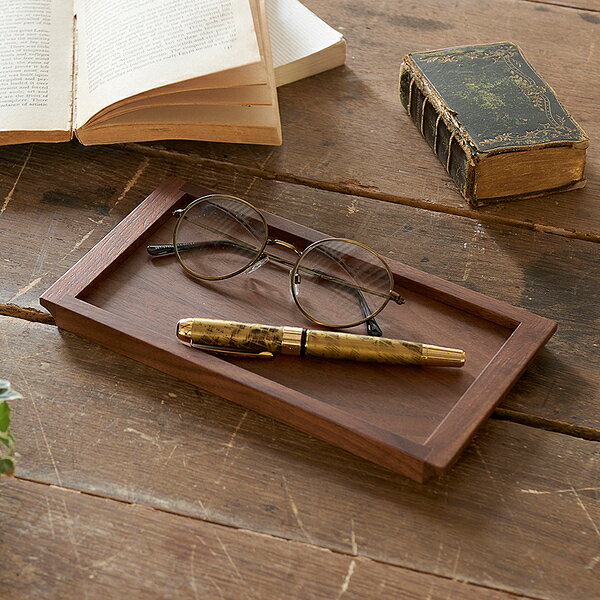 商品情報商品説明美しい木目と落ち着いたブラウンカラーがデスク周りに高級感を演出する、高品質なウォールナットを使用した収納アイテムです。オフィスはもちろん自宅でのテレワークに、凛とした美しいインテリアを取り入れて。サイズ : 約 W225 x...