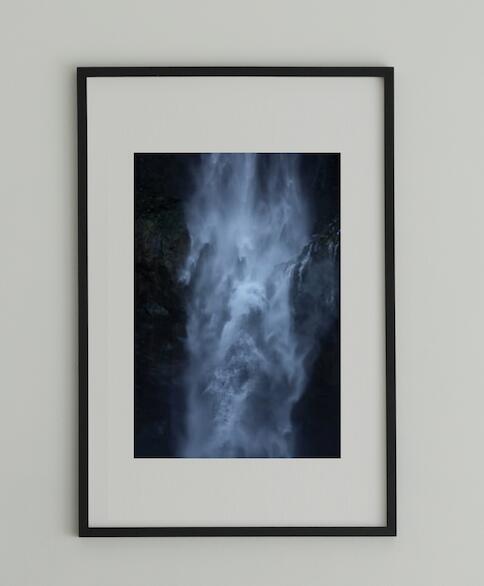 当作品は、GALLERYPHOTOGRAPHSの所蔵品となります。 【サーティフィケイトについて】 サーティフィケイトは販売確認後、作家に連絡し署名頂いたものをお付けします。 【額縁サイズ】 高さ：外寸93cm 幅　：外寸63cm 厚さ：3...