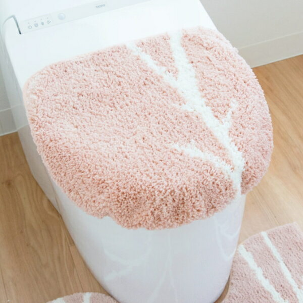 ・ 製品サイズ / 約 幅 42 x 奥行 40 x 高さ 2 cm・ 材質 /　 本体 ： ポリエステル100％　 吸着シート ： アクリル樹脂・ 生産国 / 中国・ シンプルでナチュラルな北欧デザインのトイレシリーズ「マトカ」でお揃いに...