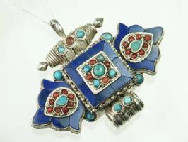 サイズ：幅大きさ6.5cm,高さ6.5cm ※天然素材のため、お届けする商品によって カラー・石の配置等が多少異なることがございます。