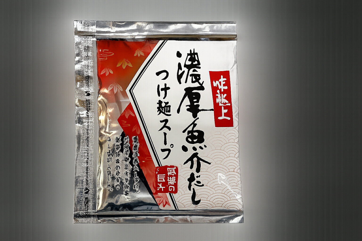 商品説明名称つけ麺スープ 原材料名 【豚骨魚介スープ】ポークエキス、醤油、水あめ、オニオンペースト、さば節粉末、かつお節粉末、XO醤、砂糖、チキンオイル、煮干し粉末、ごま、植物油、（大豆・なたね）、人参ペースト、生姜、ニンニク、香辛料、調味...