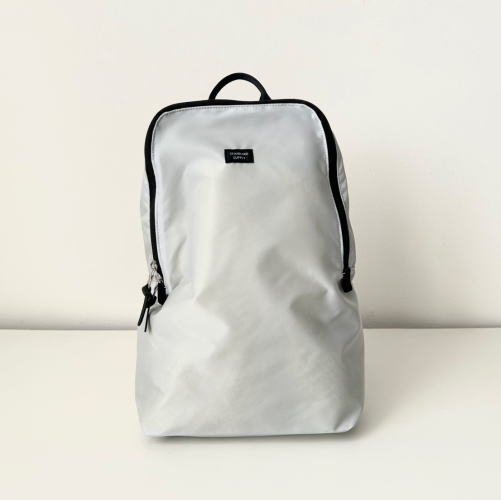 メーカー希望小売価格はメーカー商品タグに基づいて掲載しています　STANDARD SUPPLY(スタンダードサプライ)EASY DAYPACK 　デイパック　リュック スタンダードサプライの新シリーズ「EASY(イージー)」は、 小さく畳ん...