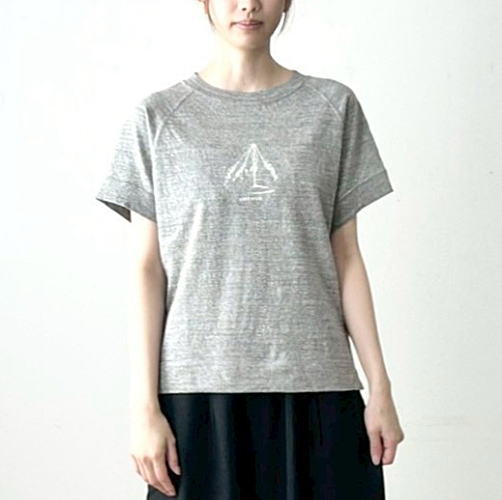 メーカー希望小売価格はメーカー商品タグに基づいて掲載しています 　OUVERT（ウーヴェル）19/-ラフィー天竺 ラグランフレンチTee（giant stride PT） モデルコーディネート スーピマ糸に落ち綿を50％混ぜた糸を使用したT...