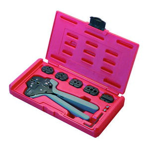 ※　商品詳細　※ メーカー ジェフコム（JEFCOM） 商品名 圧着工具セット 商品型番 LMJ-SET-B 特徴 ●モジュラープラグ圧着作業が片手でできる！●片手で作業ができるL字型グリップ●疲れにくく持ちやすい●ラチェット機構で確実に圧...