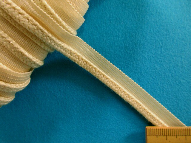 約1．1cm幅（飾り部分約0．4cm）10m巻（表示サイズでカット済みです） メール便梱包可能数　4点