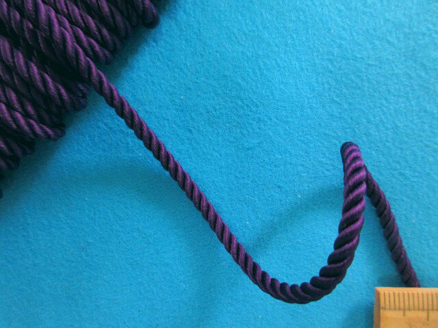 1パック（15m巻） 直径：約2．5ミリ（表示サイズでカット済みです） 素材：ピューロン 同品番でも多少色目が異なる場合がございます。 メール便梱包可能数　4点