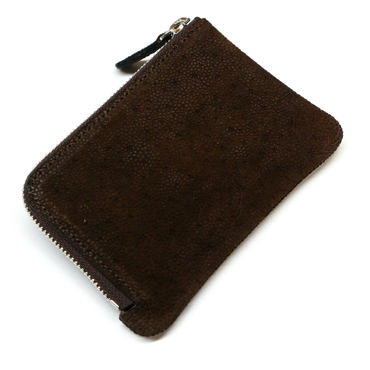 天然素材 エレファントレザー(ゾウ革)を使ったL字型のファスナー財布。 ご意見、ご感想を元にサイズ等を調整致しました。本体はエレファントレザー 内装は牛革を使用しています。 小銭入れは中央のポケットにも収納が可能です。その他、カードや札は空...