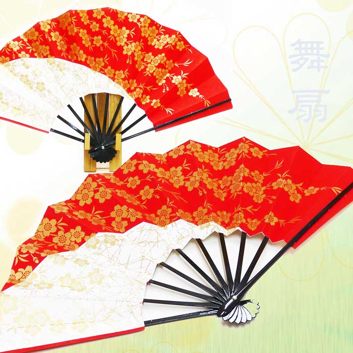 ■舞扇　《赤白桜（金桜）》箱入り■ 詳細 ・黒塗骨/紙箱入り　日本製日本舞踊の一般的なサイズ　九寸五分　約28.7センチのサイズです。存在感のある赤と白の塗り分けに　全体に描かれた金の桜柄が大変豪華なお品です。 お届けについて 即日発送可団...
