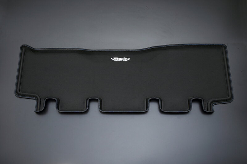 車種：キャラバン　適合型式：E26　※標準ボディ P-GX専用セカンドシートの足元にジャストフィット! 簡単メンテナンスが嬉しい3Dフロアマット!アクティブなキャラバンユーザーのために、セカンドシートにピッタリの3Dマットを用意しました。ウ...