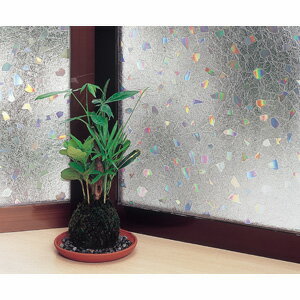 【仕様】 ●92cm×90cm巻 ●塩化ビニル樹脂100％ ●保護フィルム：ポリエステル樹脂100％ 日本製 【商品特長】 ●粘着剤は使っていません。 ●UV99％カット ●ペアガラス、網入りガラスにも貼れます。 【使用上の注意】 ※ザラザ...
