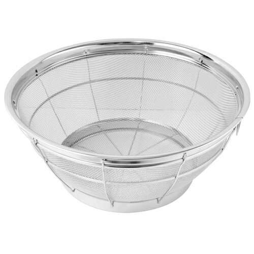 【仕様】 ●幅29．5×高13cm ●ステンレス鋼 中国製 【商品特長】 ●丈夫なフチと周囲の補強リングにて耐久性のあるステンレスザル。 【使用上の注意】 ●使用上の注意をよくお読みになりご使用下さい。