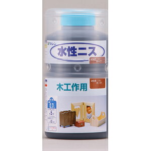 【仕様】 ●実寸法：81×81×170mm ●成分：合成樹脂、顔料、添加剤類、凍結安定剤等助剤、水 ●原産地：日本【商品特長】 ●手軽に塗れる水性塗料で、着色とニス塗りが同時にできます。【使用上の注意】 用途以外には使用しない。使用時は必ず...