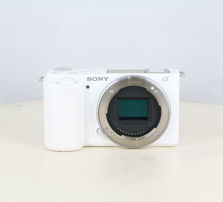 「カメラのナニワ　梅田買取センター在庫」【デジタル一眼】商品コード：2221091106879付属品：箱 取説 電池 ACアダプタ Bキャップ ウインドスクリーン USBケーブル ストラップ商品状態：美品ランク：AB店舗在庫を移動するため2...