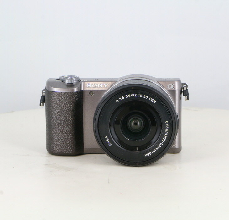 「カメラのナニワ　梅田買取センター在庫」【デジタル一眼】商品コード：2221091040357付属品：バッテリー ACアダプター USBケーブル 取説商品状態：外観スレランク：B店舗在庫を移動するため2〜3日のお時間を頂戴いたします。※オン...