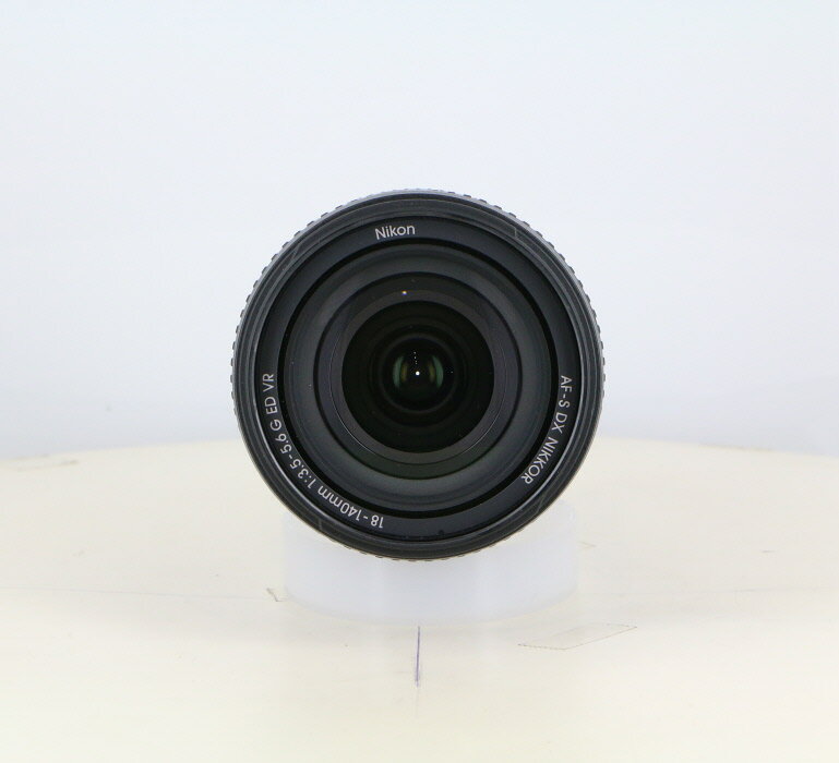 「カメラのナニワ　梅田買取センター在庫」【AFレンズ】商品コード：2221091103830付属品：F,Rキャップ フード商品状態：クモリ,ホコリ有　鏡筒スレ有ランク：B店舗在庫を移動するため2〜3日のお時間を頂戴いたします。※オンラインで...