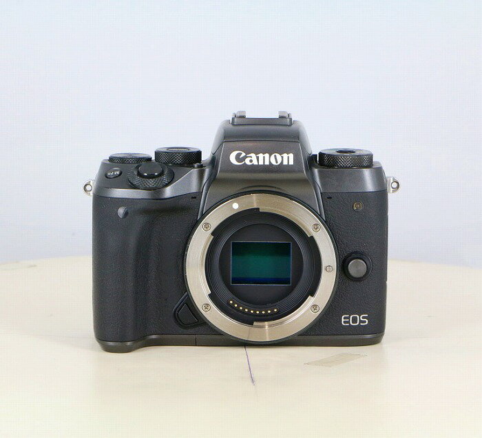「カメラのナニワ　梅田買取センター在庫」【デジタル一眼】商品コード：2221091102376付属品：充電器 電池 Bキャップ ストラップ USBケーブル商品状態：キズ,スレ,ラバーハガレ有　現状お渡し品ランク：B店舗在庫を移動するため2〜...