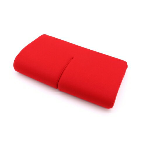 シートのリフレッシュに、または自分だけのカラーリングにドレスアップできるシートクッションです。ベルクロテープによりワンタッチで装着が可能です。 メーカーホームページは下記バナーをクリック