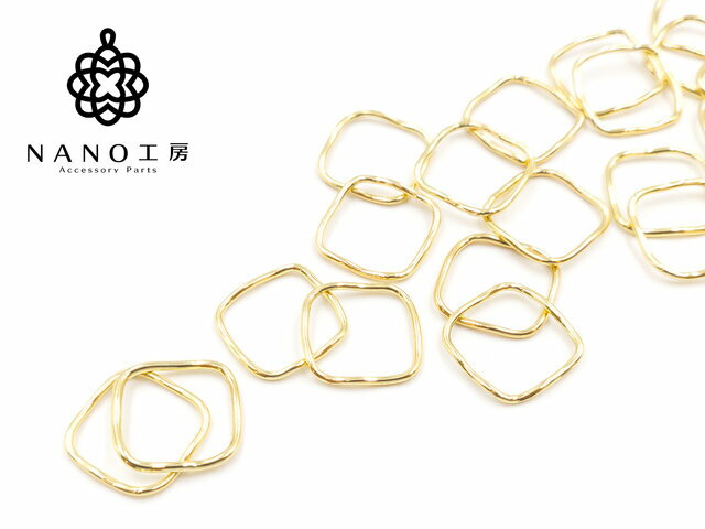 ひねりスクエアメタルリング30mm＊ゴールド★4個★ 内容量→4個 サイズ→縦横約30mm 素材→ 金属 色→ゴールド ※インポート商品のため、商品にバリ等がある場合がございます。予めご了承のうえご購入をお願い致します。 ※バリがある場合は...