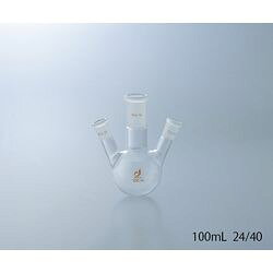 共通摺合三つ口フラスコ 500mL (1個) 中管、側管の摺合せを変更する事も出来ます。ホウケイ酸硝子1級（JR-1）を使用しています。共通摺合三つ口フラスコ 500mL (1個)。材質：硼珪酸ガラス-1容量：500mL中管摺合：24/40...