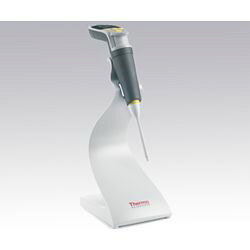 フィンピペットスタンド (1個) 型番：9420360。ノーバススタンド。掛け数：1本用。サイズ：100×150×258mm。材質：PS（ポリスチレン）・TPE（熱可塑性エラストマー）。 。フィンピペットスタンド (1個)。型番：94203...