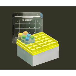 　クライオストレージボックス Cryostore（TM） 黄 8個入 (1パック(8個入り))。耐久性に優れたポリカーボネート製低温貯蔵ボックスです。カバーは透明のため、ボックスの中を確認することが可能です。番号が振られた方眼が印刷されてい...