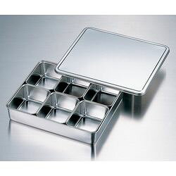 　ステンレスバット蓋付き （仲子6ツ入） 137×106×61mm (1個)。材質：本体・フタ・仲子／ステンレス（SUS304）仲子サイズ：外寸法／137×106×61mm、内寸法／130×98×61mm外寸法：286×327×63mm内寸...