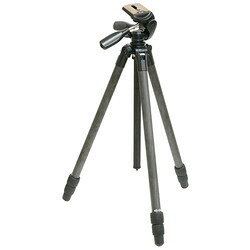 「ハライチロック」式開脚機構で操作性を向上した、28mm径中型3段カーボン三脚。ベーシックなカーボン三脚「ライトカーボンE83」がハライチロック式開脚機構の採用でリニューアル。パイプ径28mmの中型タイプの3段「ライトカーボン E83 II...