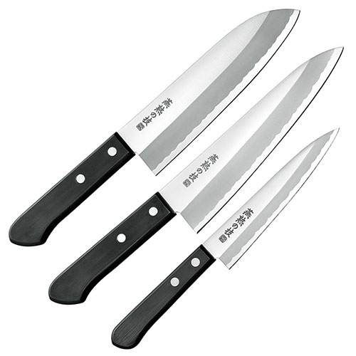 肉、魚、野菜などオールマイティに使える三徳包丁。 肉、野菜に適した牛刀包丁。 果物の皮むきや飾り切りなどに便利なペティナイフ。 刀身はさびにくく、お手入れのしやすいステンレス刃物鋼を採用。・肉、魚、野菜などオールマイティに使える三徳包丁。・...