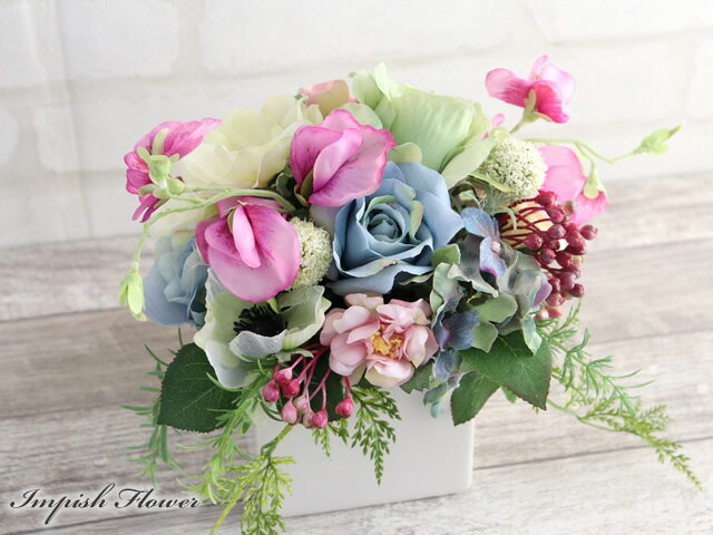 &nbsp; &nbsp; &nbsp; アーティフィシャルフラワー（造花）使用 ■サイズ: 幅:28 奥行:26 高さ:21 (cm) ■主な使用造花： バラ・アネモネ &nbsp; ギフト対応 &nbsp; &nbsp; →その他中アレ...